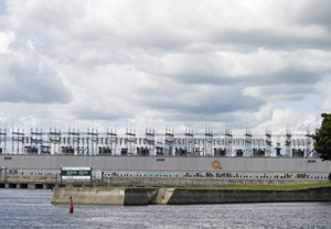 Installation of booms upstream and downstream of Carillon hydroelectric ...